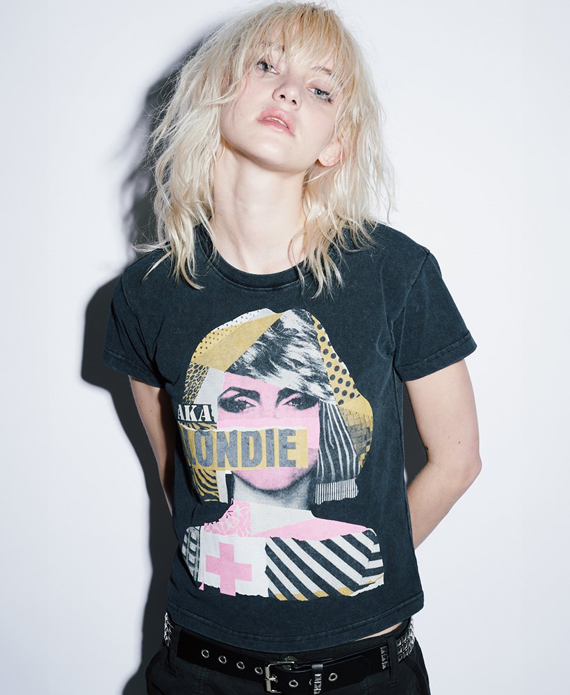Dopasowany T shirt Blondie x Superdry Dzia damski w sprany czarny Superdry PL